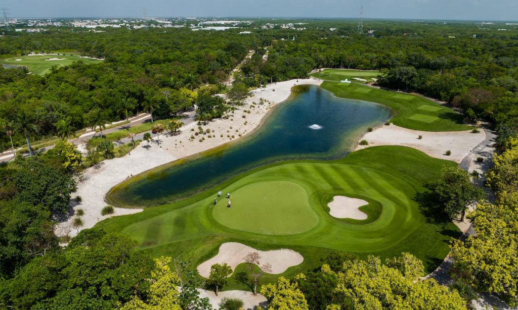 Discover the best Golf Courses in the Riviera Maya